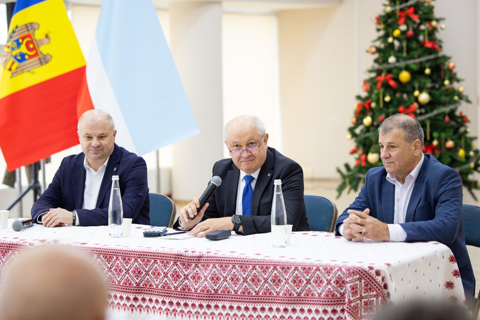 Premierul Alexandru Munteanu, la întâlnirea cu primarii din UTA Găgăuzia: „Prioritatea noastră ...